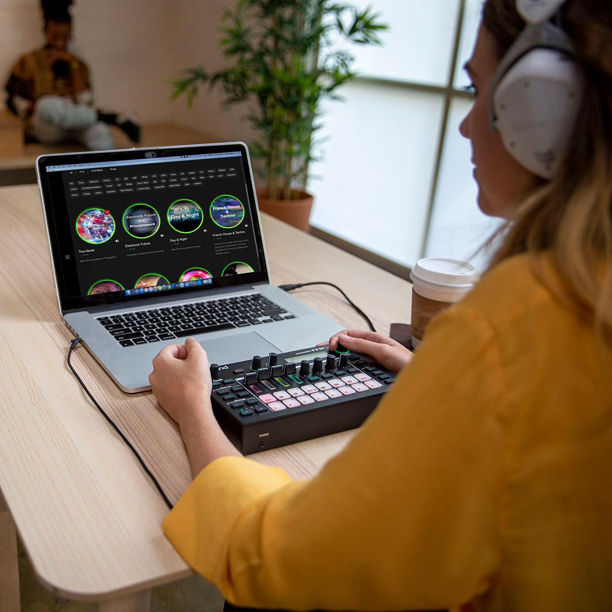 MC-101 : Sampler / GrooveBox Roland - Univers Sons