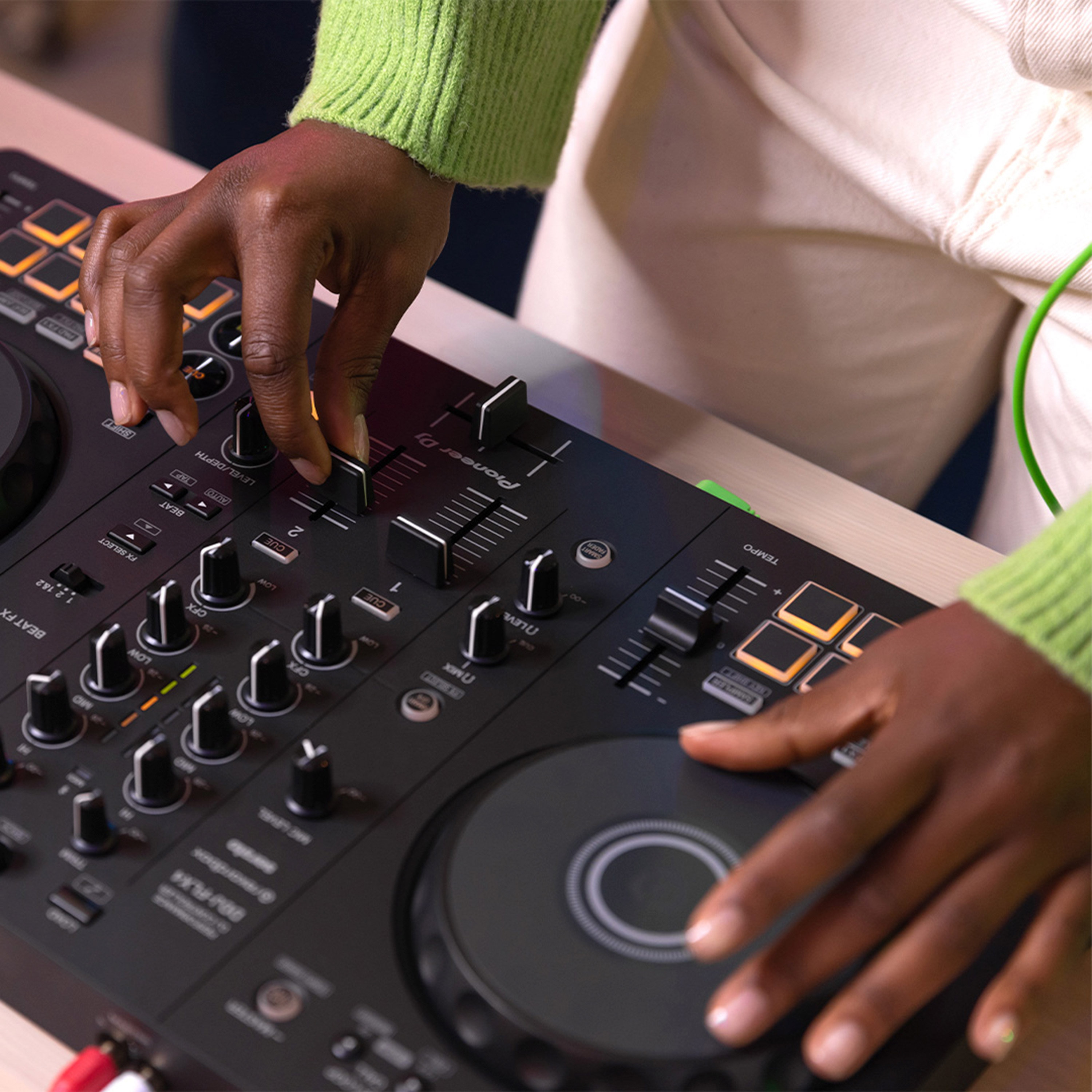 Pioneer DJ DDJ-FLX4 - Contrôleur DJ USB Univers Sons