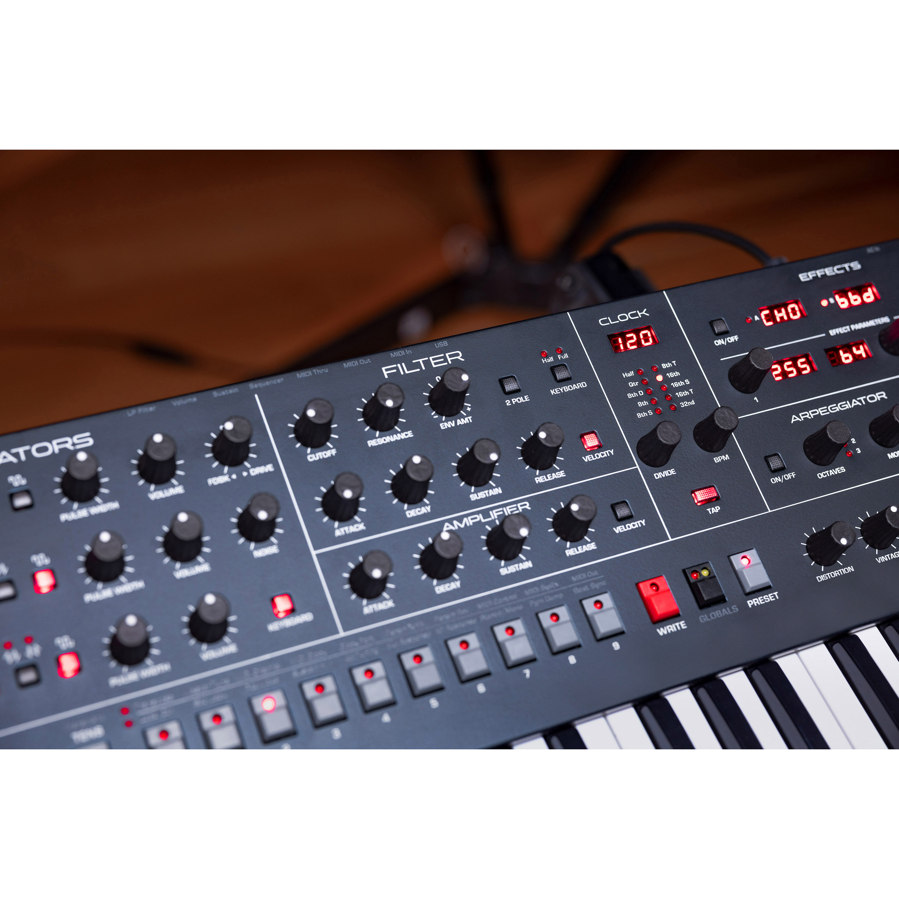 Sequential Trigon-6 - Synthétiseur Univers Sons